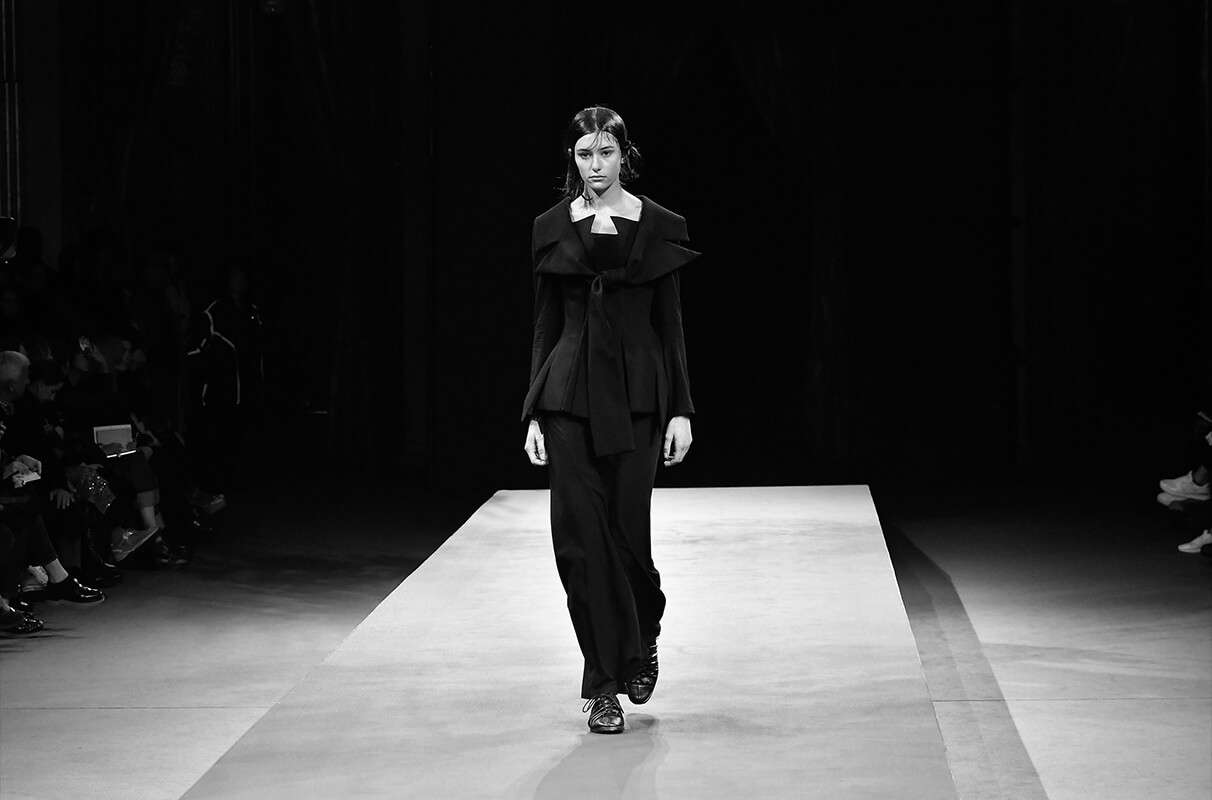 Yohji Yamamoto (ヨウジヤマモト) Official Site